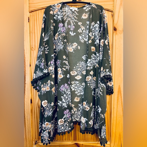 Umgee | Tops | Umgee Kimono Duster Gray With Floral Print Pom Pom Trim ...